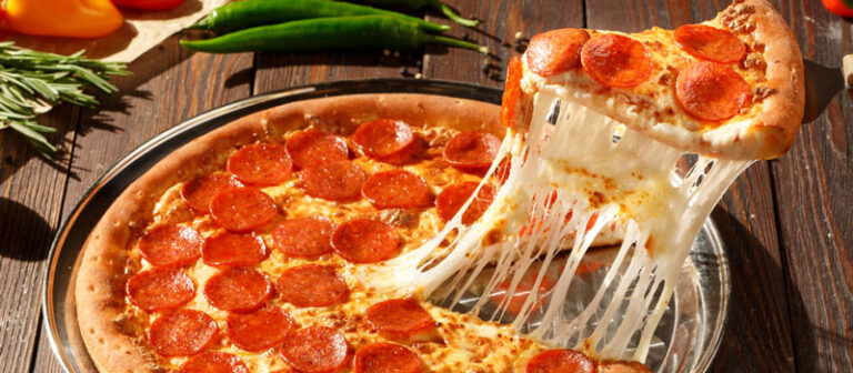 Top 9 Best Pizza Pans for Your Home Ovens Reviews [2025]