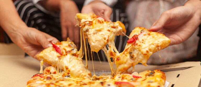 How Many Pizzas for 30 People? Depends on the Appetites!